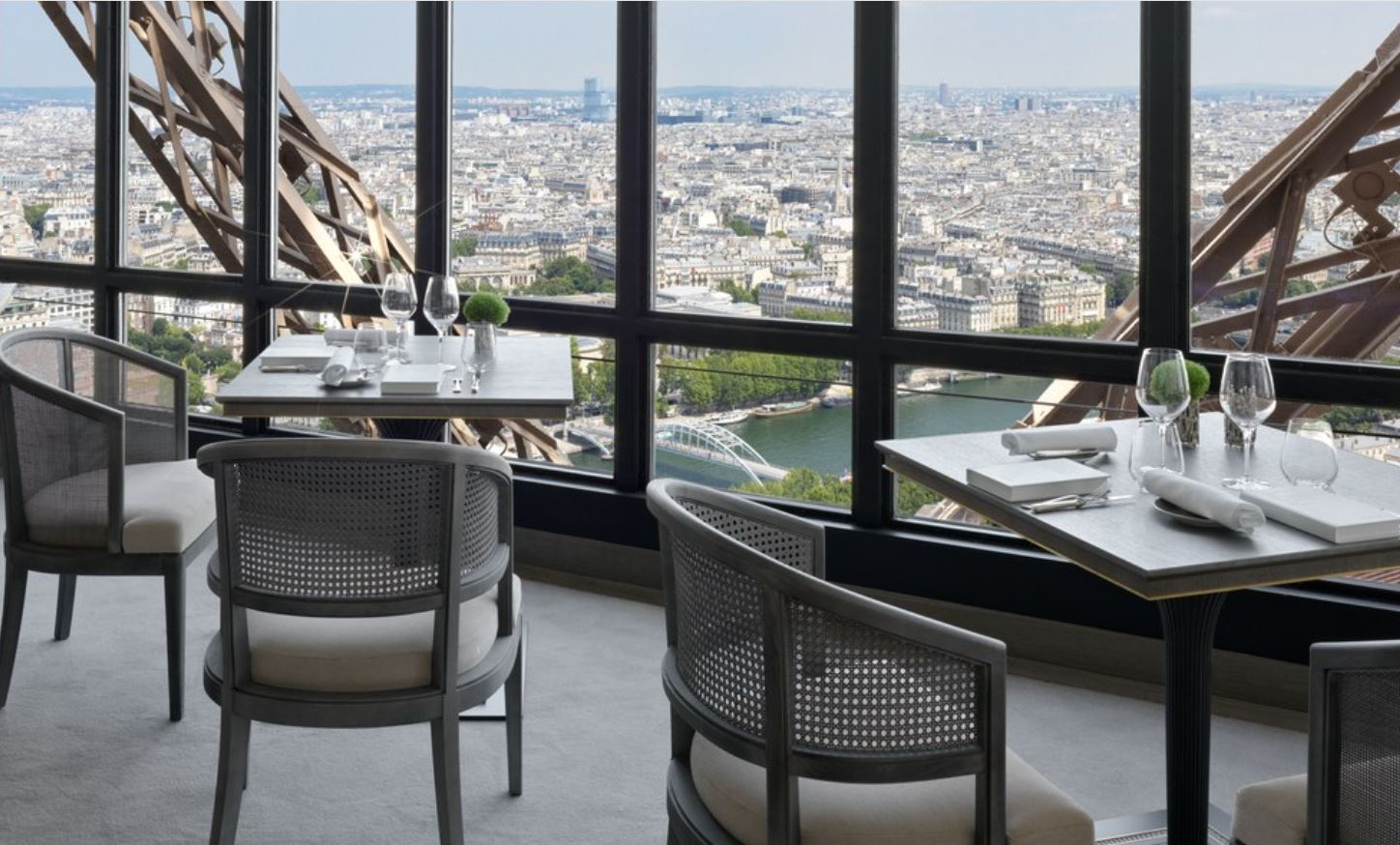 Gastronomic Events: The Eiffel Tower’s “Le Jules Verne” Restaurant ...