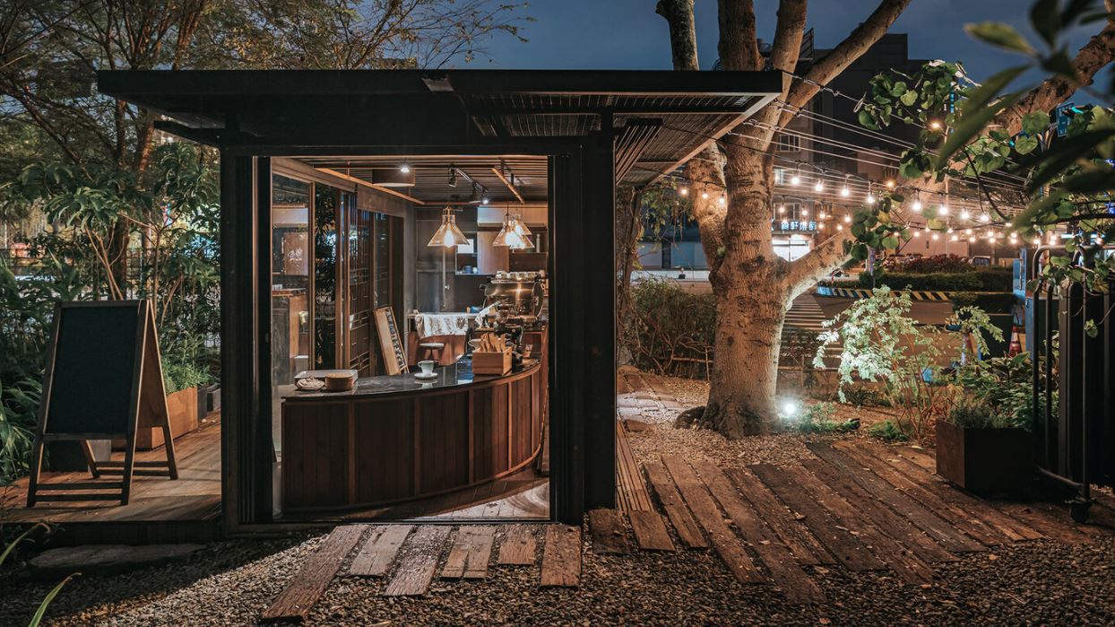 Urban Design: Shipping Container Turned Into Rustic Cafe In Taiwan ...