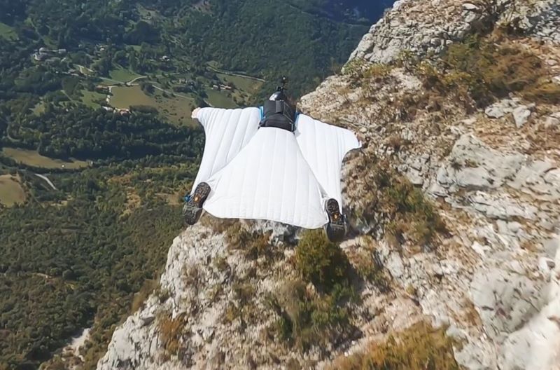 Extreme Sports: First-Person View ‘Base Jump Wingsuit Flying’ In France ...