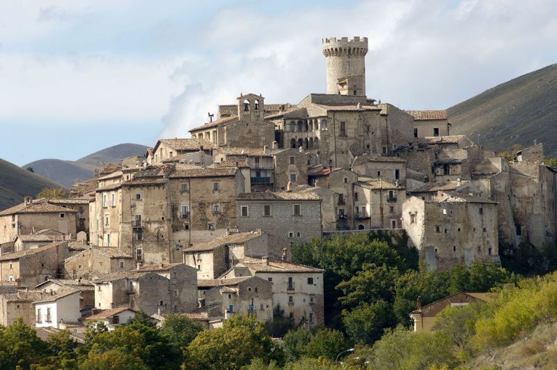 Unique Travel: ‘Scattered Hotels’ In Italy – Designer Rooms In Medieval ...