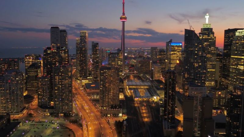Skylines & Architecture: ‘Toronto, Canada’ (4K UHD) | Boomers Daily