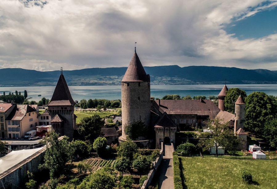 Walking Tour: Estavayer-le-Lac, Switzerland (4K) | Boomers Daily