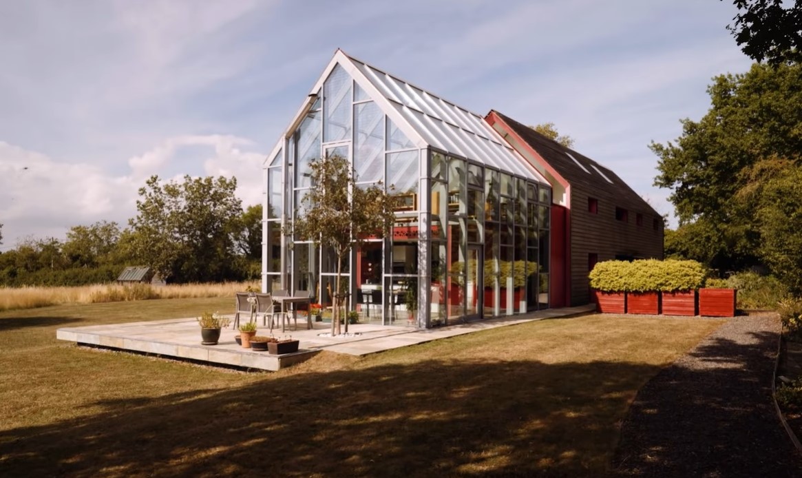 Tours: ‘Sliding House’ In Suffolk County, England | Boomers Daily