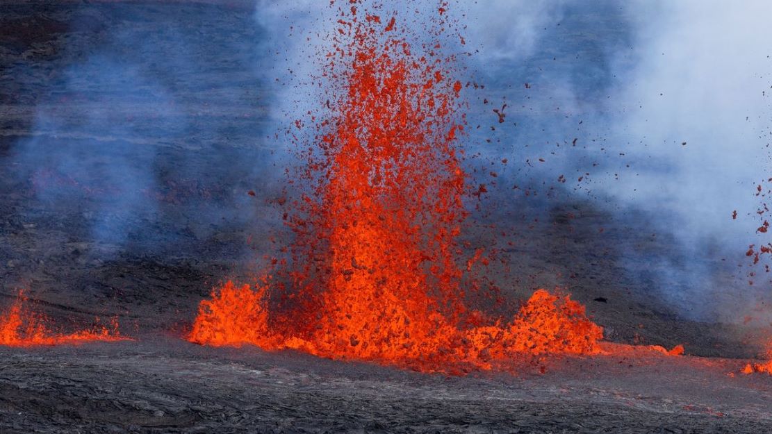Hawaii Views: Mauna Loa Volcano Eruption (2022) | Boomers Daily