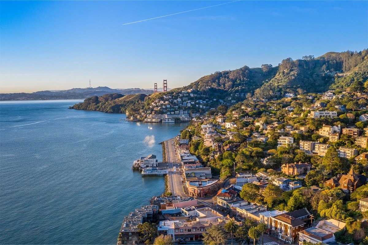 Walking Tour: Sausalito In Northern California (4K) | Boomers Daily