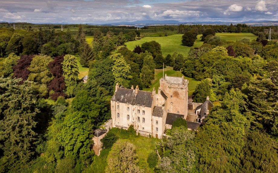 Scotland Highland Views: Tour Of Kilravock Castle | Boomers Daily