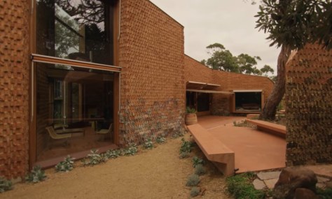 Australia Design: Burnt Earth Beach House Tour | Boomers Daily